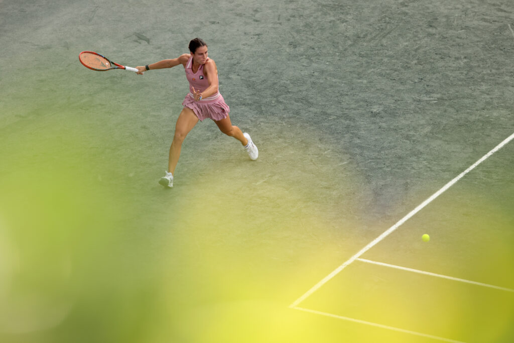 ‘Bold, Brave’ Navarro Avoids Upset Bid – Credit One Charleston Open